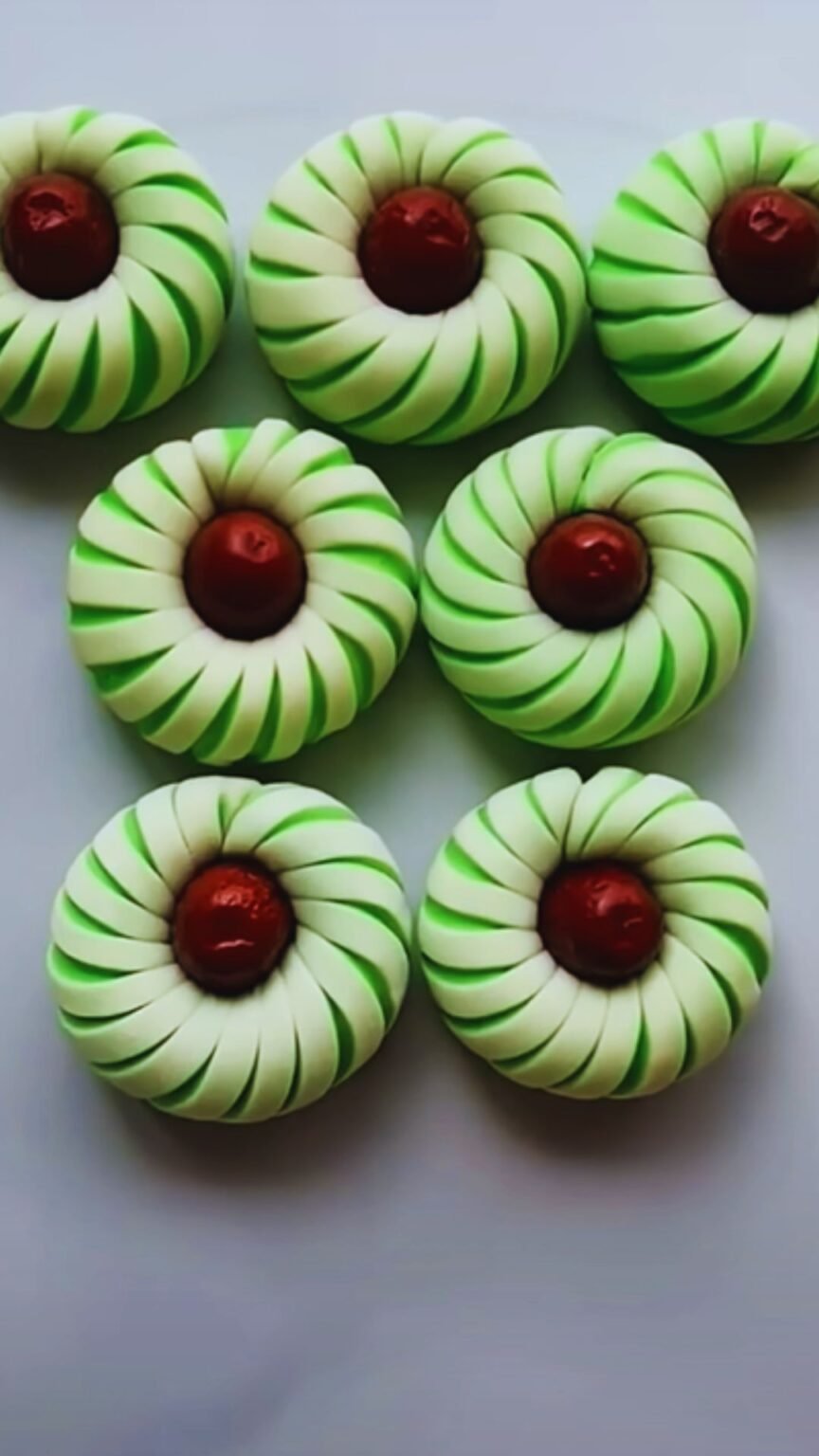 Irresistible Pastry Balls Filled with Cream and Berries - tastydelightcakes